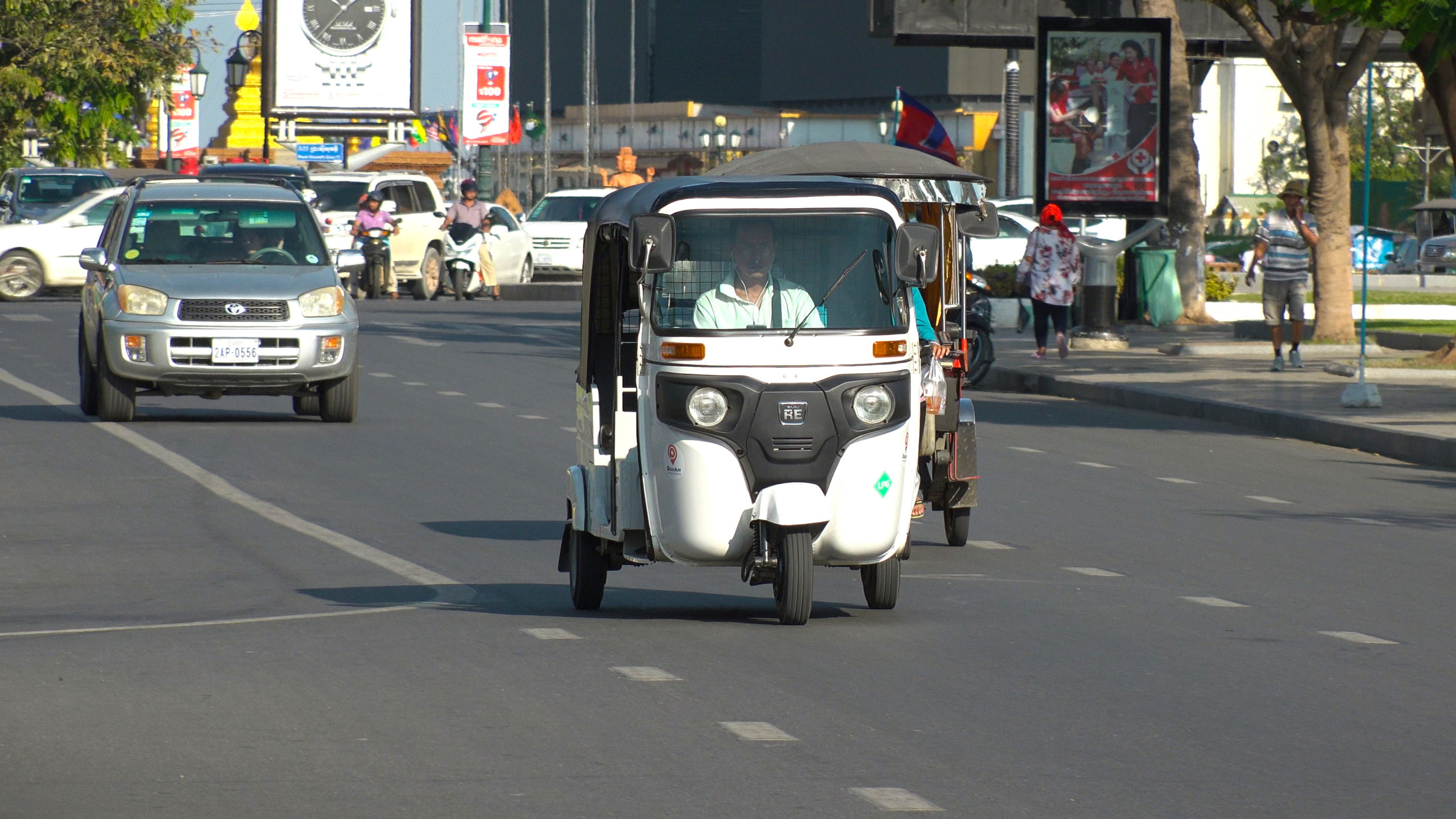 Pros of choosing white label taxi software for ride-hailing business ...